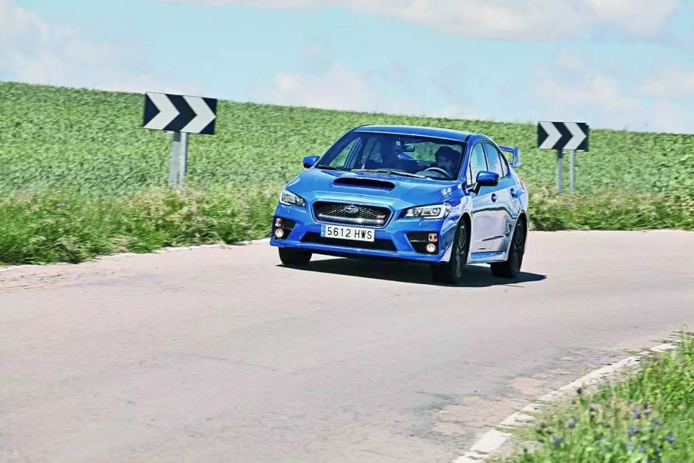 Ntụle: Subaru WRX STI Vs Audi S3 Sedan S-Tronic 1004_3