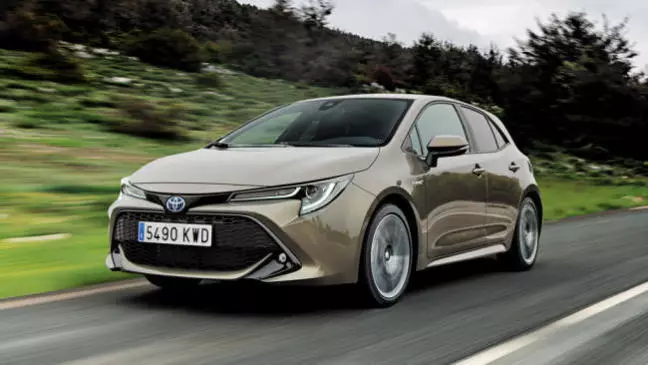 Wêneyên Toyota Corolla 125H Feel! testkirina