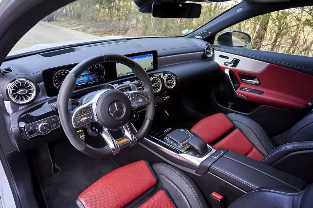 Interior Mercedes-AMG A 45 S