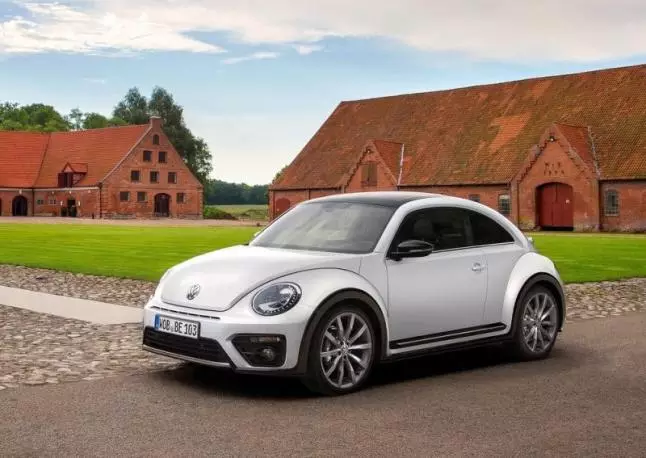 La Volkswagen Beetle Coupé malaperas de la hispana merkato