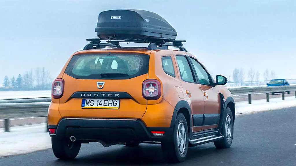 ਛੱਤ ਵਾਲੇ ਬਕਸੇ ਦੇ ਨਾਲ Dacia Duster