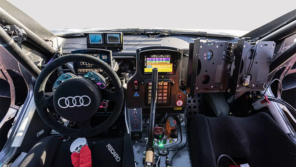 Audi RS Q e-tron interior