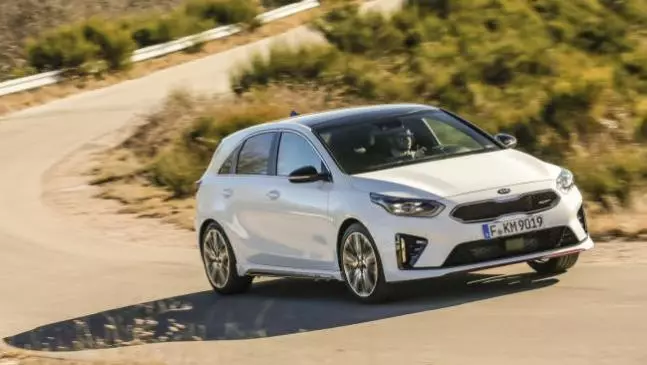 Awọn fọto Kia Ceed GT 2019