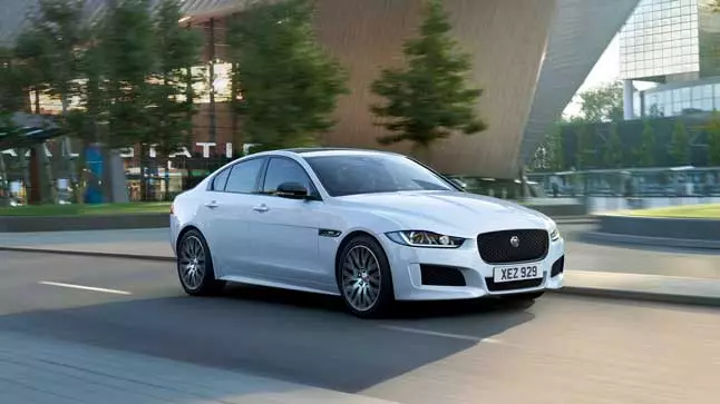 Is é seo an t-eagrán teoranta nua Jaguar XE Landmark