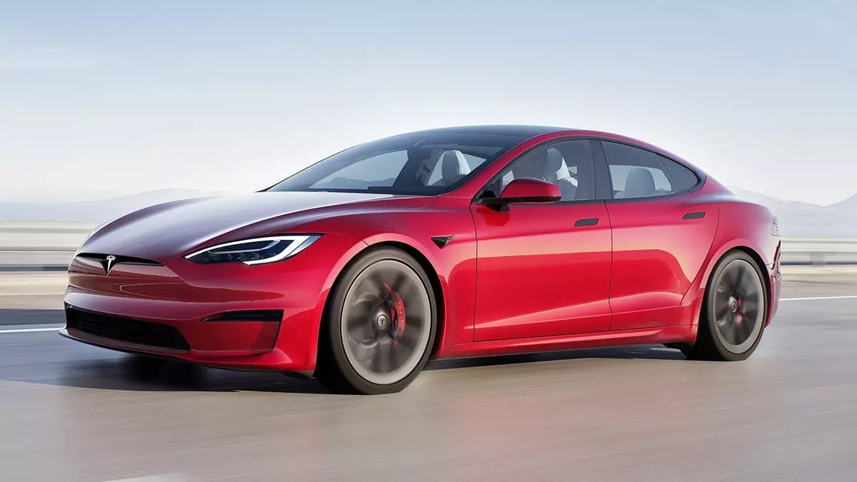 Fidio: 2021 Tesla Model S Plaid sọ Porsche Taycan kuro lati di ọkọ ayọkẹlẹ ina mọnamọna ti o yara julọ ni ayika Nürburgring