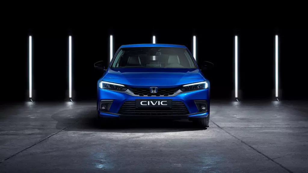 2022 Honda Civic eHEV modrá predná časť 1