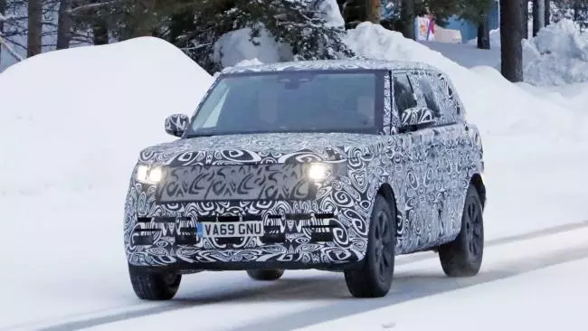 A Range Rover LWB 2020, kémfotókon vadászva