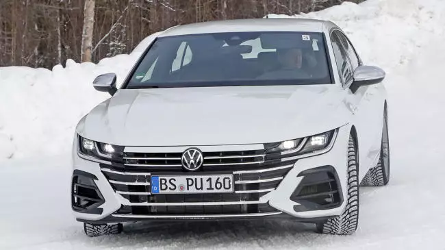 Volkswagen Arteon R 2021: yahigaga verisiyo yimikino