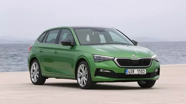 Skoda Scala 95 ot kuchiga ega 1,0 TSI benzinli dvigatelni oladi