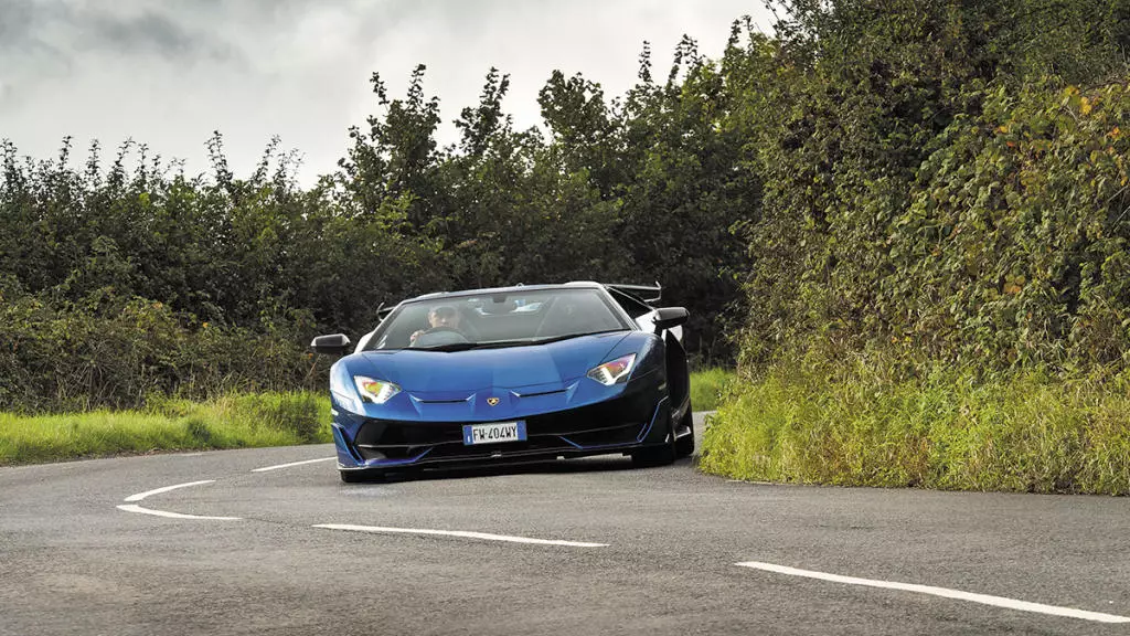 Lamborghini Aventador SVJ Roadster malantaŭo