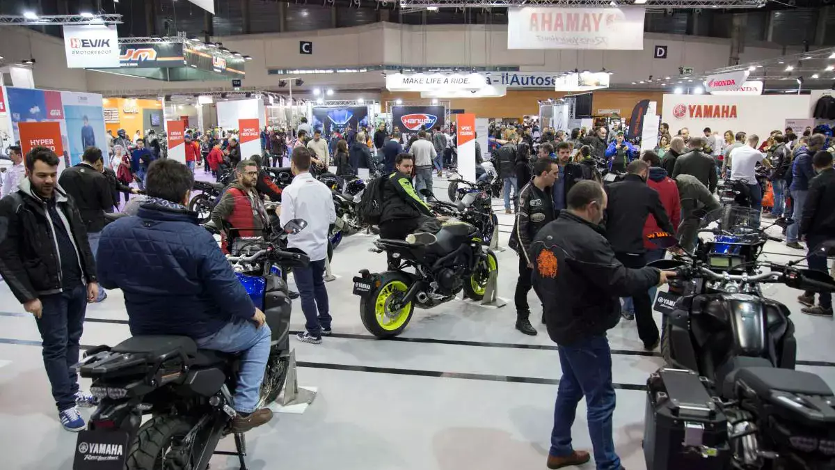 Leben in der Motorradhalle