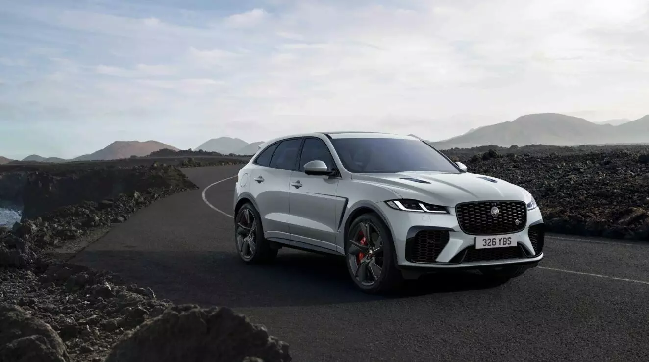 Jaguar F-Pace 2021 yana buɗe sabon sigar R-Dynamic Black tare da haɓaka kayan kwalliya da ƙarin kayan aiki.