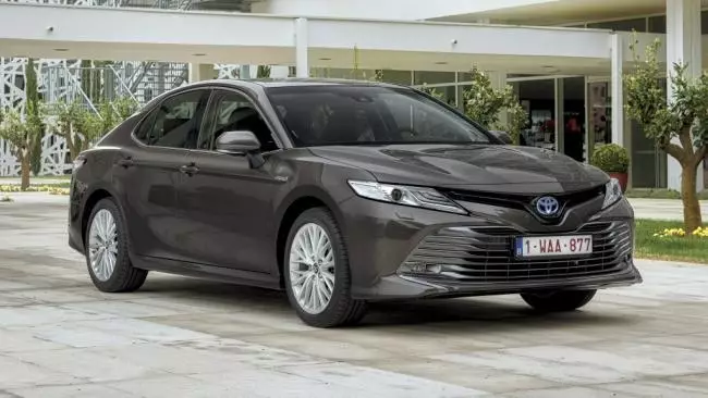 تويوتا Camry Hybrid 220H: تۇنجى سىناق