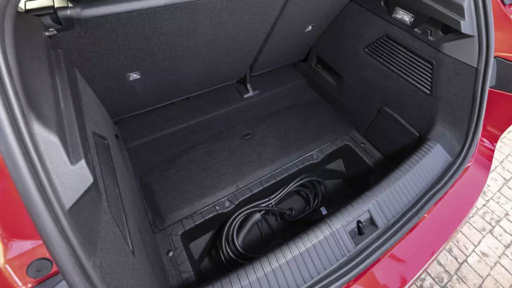 I-Renault Megane Electric trunk