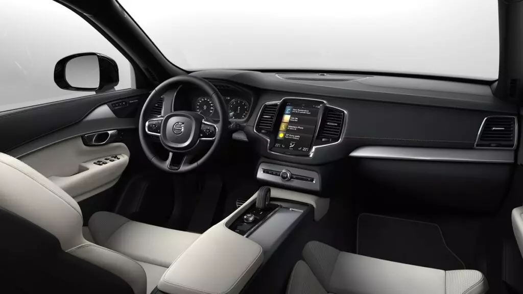 Volvo XC90 መሙላት T8