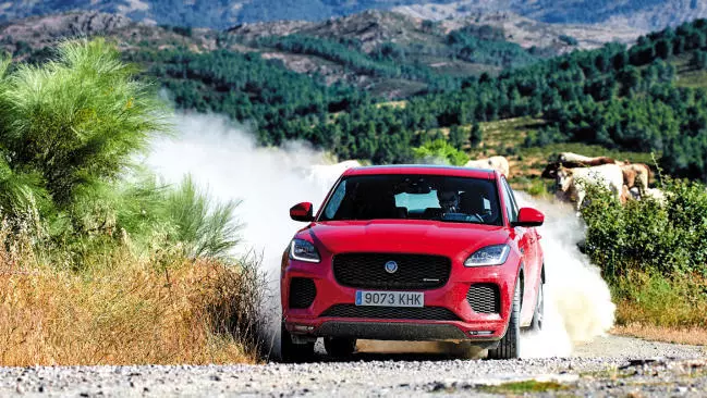 Jaguar E-PACE Daylight Edition: mielenkiintoinen premium-maastoauto 32 430 eurolla