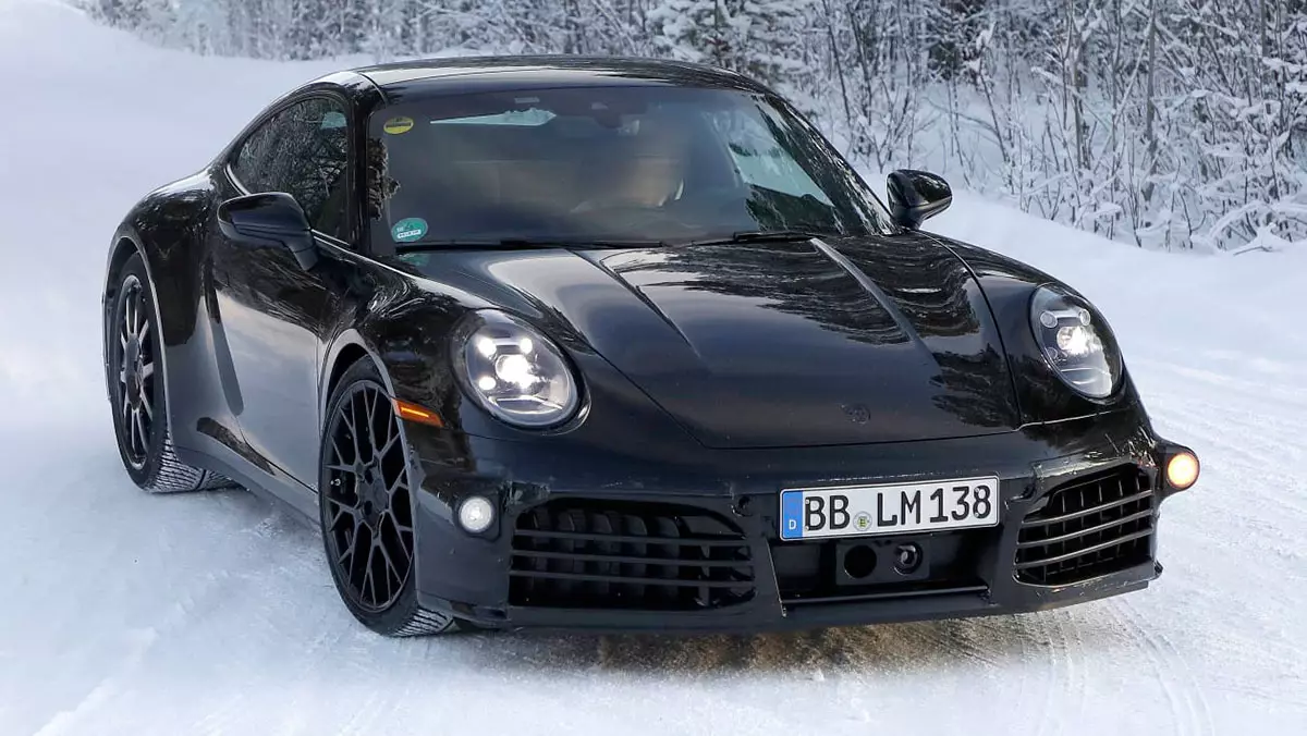 Porsche 911 992.2:n uusi prototyyppi "metsästetty": tuleva Carrera-versio näköpiirissä?