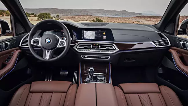 المقصورة الداخلية لسيارة BMW X5