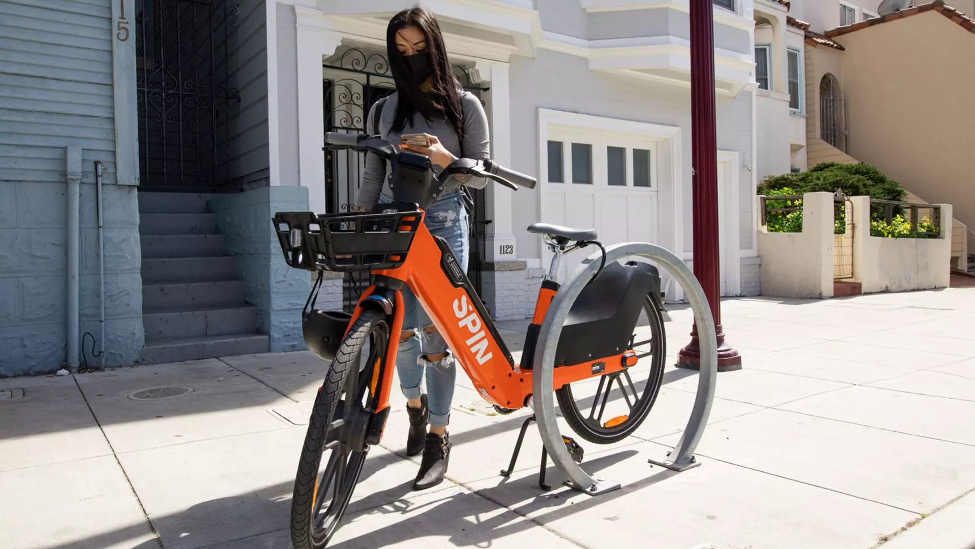 Spin predstavuje svoj nový elektrický bicykel S-300 na Automobile Barcelona