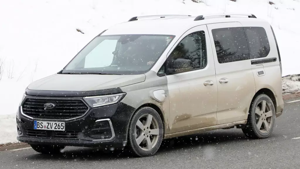 فورد Tourneo Connect PHEV 3