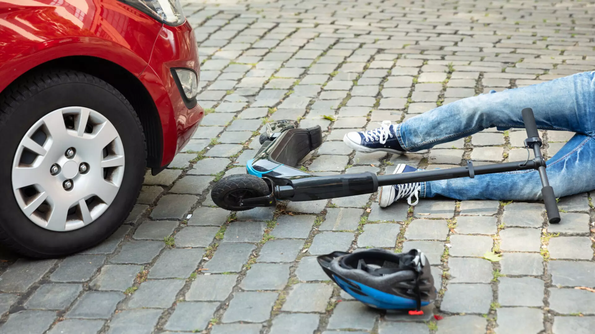 Assurance : que se passe-t-il si vous percutez votre voiture contre un scooter électrique ?