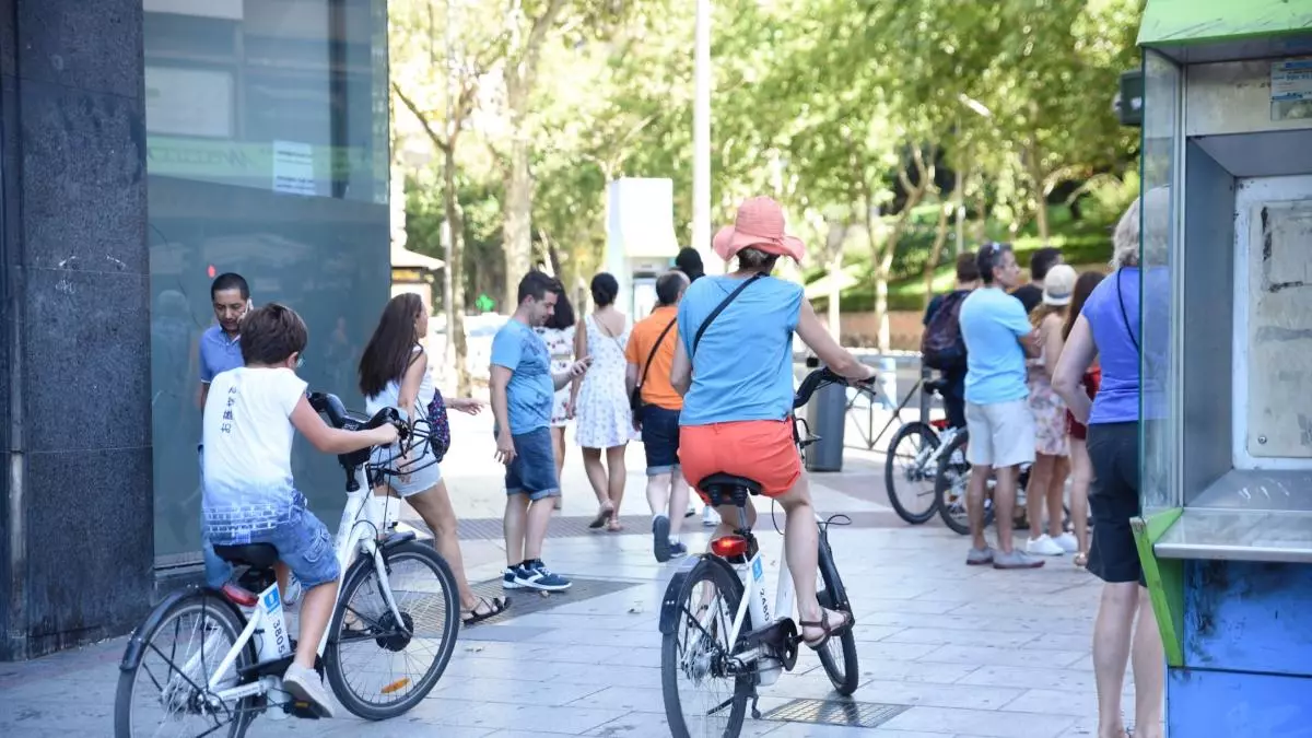 a főigazgatóság megfigyelési kampányt indít Malagában a járdákon lévő kerékpárok és személyi mobilitási járművek miatt