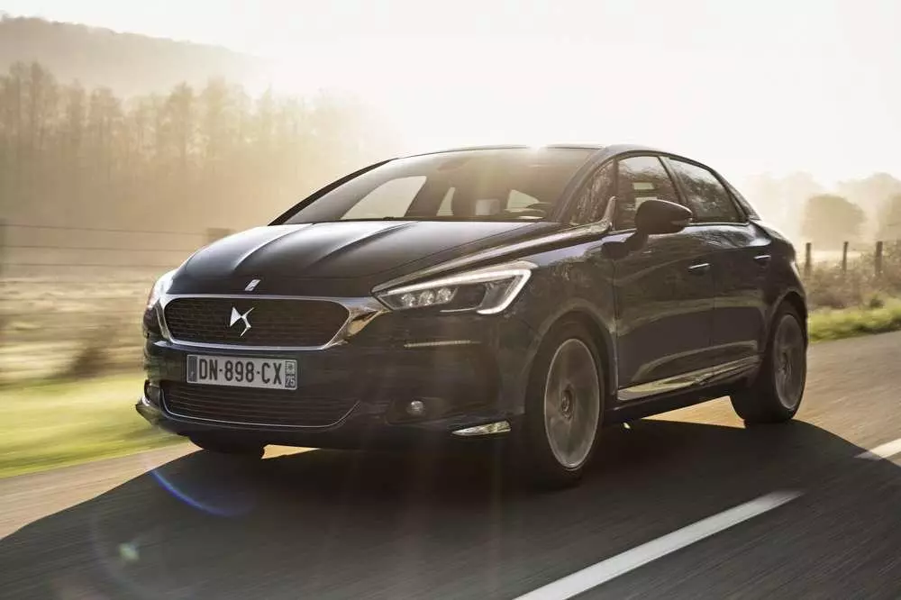 Vozy proti dopravním omezením: DS 5 Hybrid