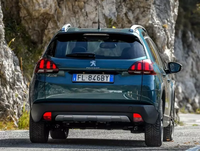 Peugeot 2008 Crossway ззаду