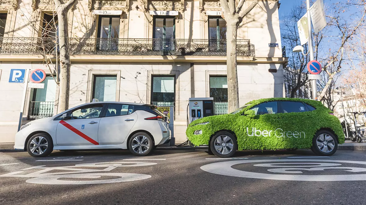 Madrides ielās nonāk jaunais Uber Green elektrisko transportlīdzekļu parks