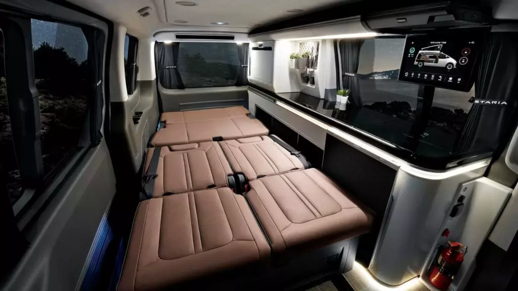 Hyundai Staria Lounge Camper