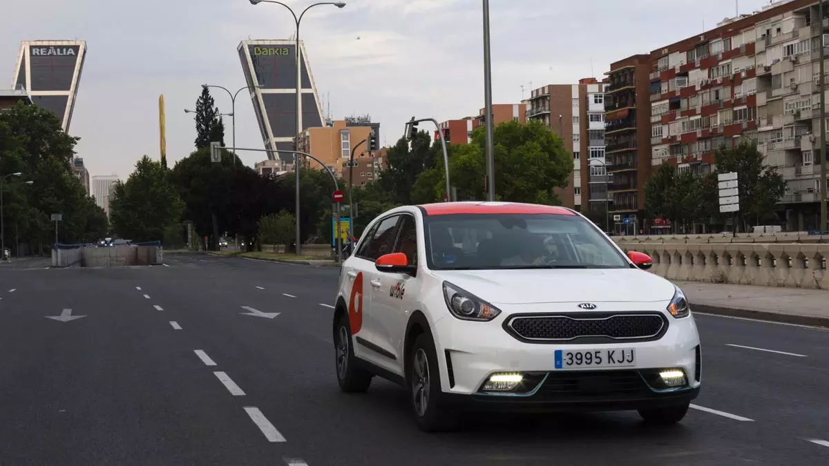 Carsharing yog dab tsi thiab nws ua haujlwm li cas?