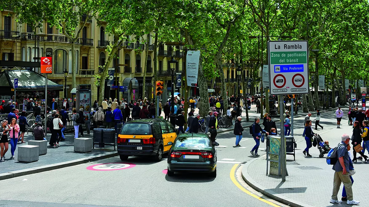 ZBE ya Barcelona: bi xatirê te ji otomobîlên bi etîketa DGT B di sala 2022 de