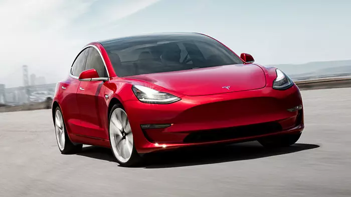 Tesla Model 3 en déplacement