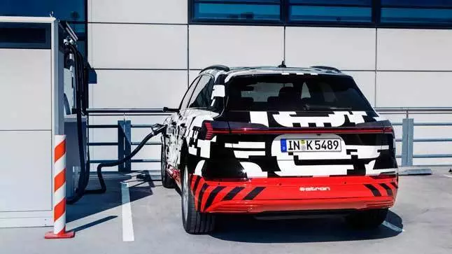 Audi e-tron įkrovimas