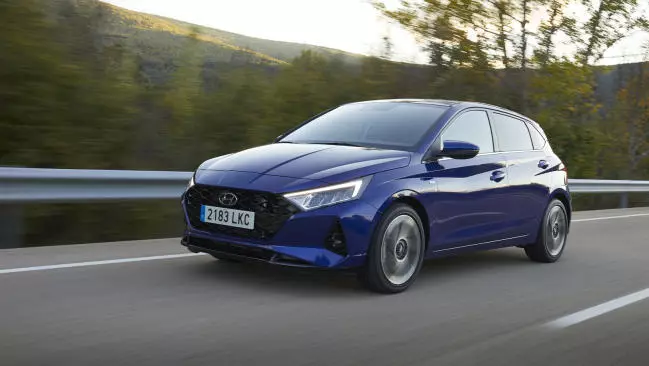 Ин Hyundai i20 фарқ мекунад: аз рӯи тарҳ, 4 силиндраи он... ва нархи он €11,590!