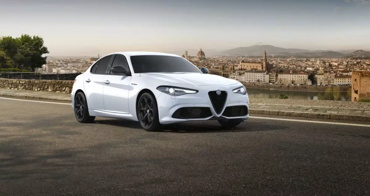 Alfa Romeo Giulia Estrema: amanani