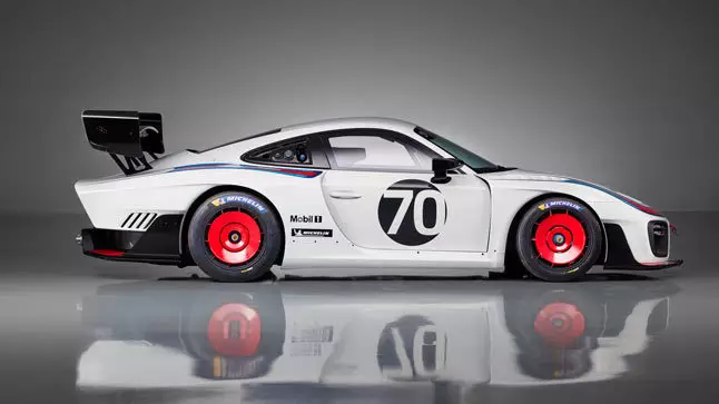 côté porsche 935