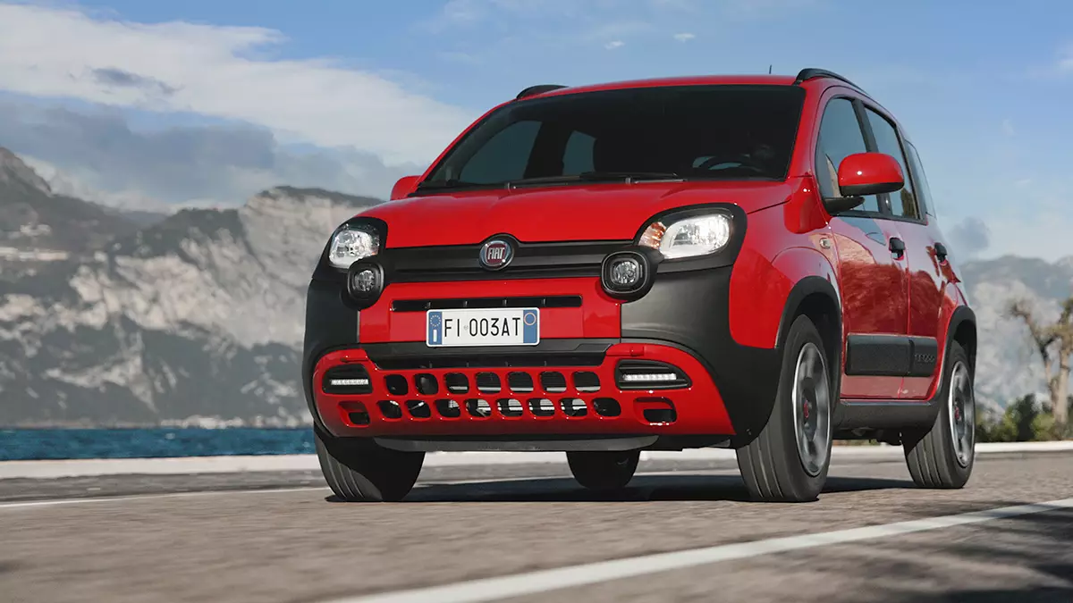 Fiat Panda Anyar (RED) 2022: sayogi sacara éksklusif sareng mesin hibrida 70 hp 1.0 GSE