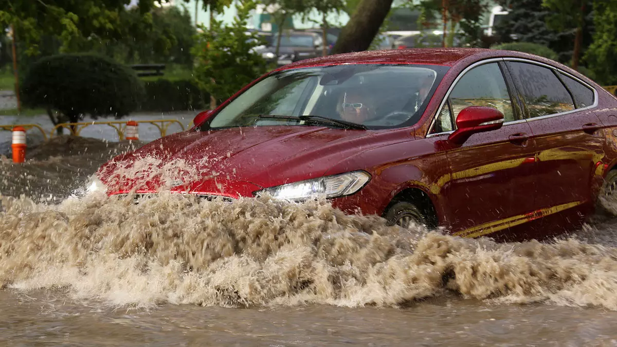 Apakah asuransi mengcover kerusakan mobil akibat banjir?