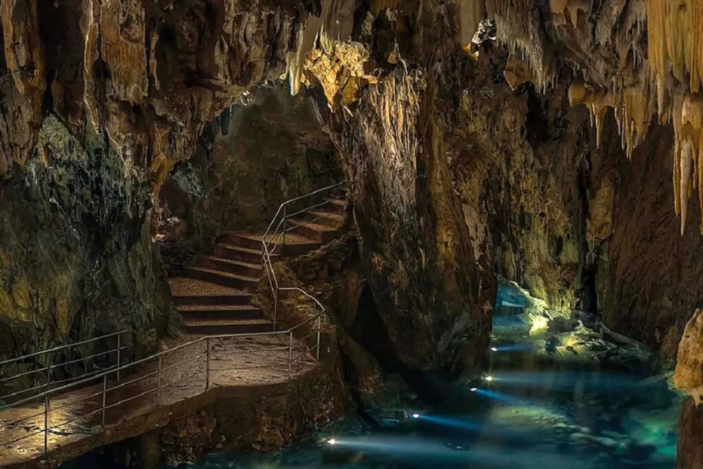 Merveilles de la grotte de la Sierra Aracena