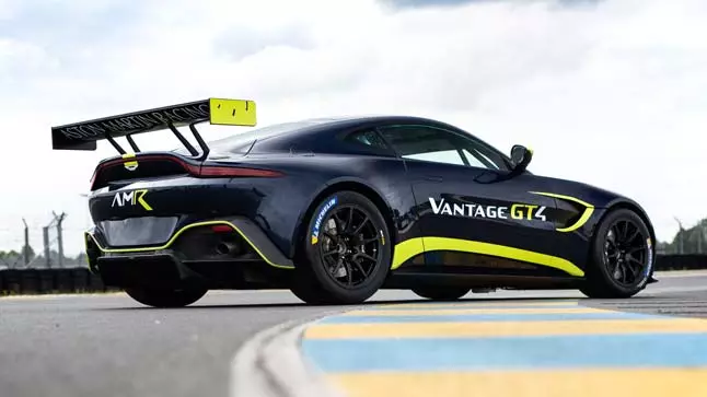 Aston Martin Vantage GT4