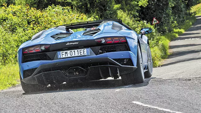 लॅम्बोर्गिनी Aventador S Roadster