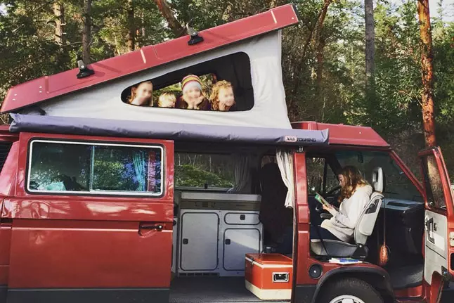 Motorhomes: балдар менен барууга мыкты лагерь