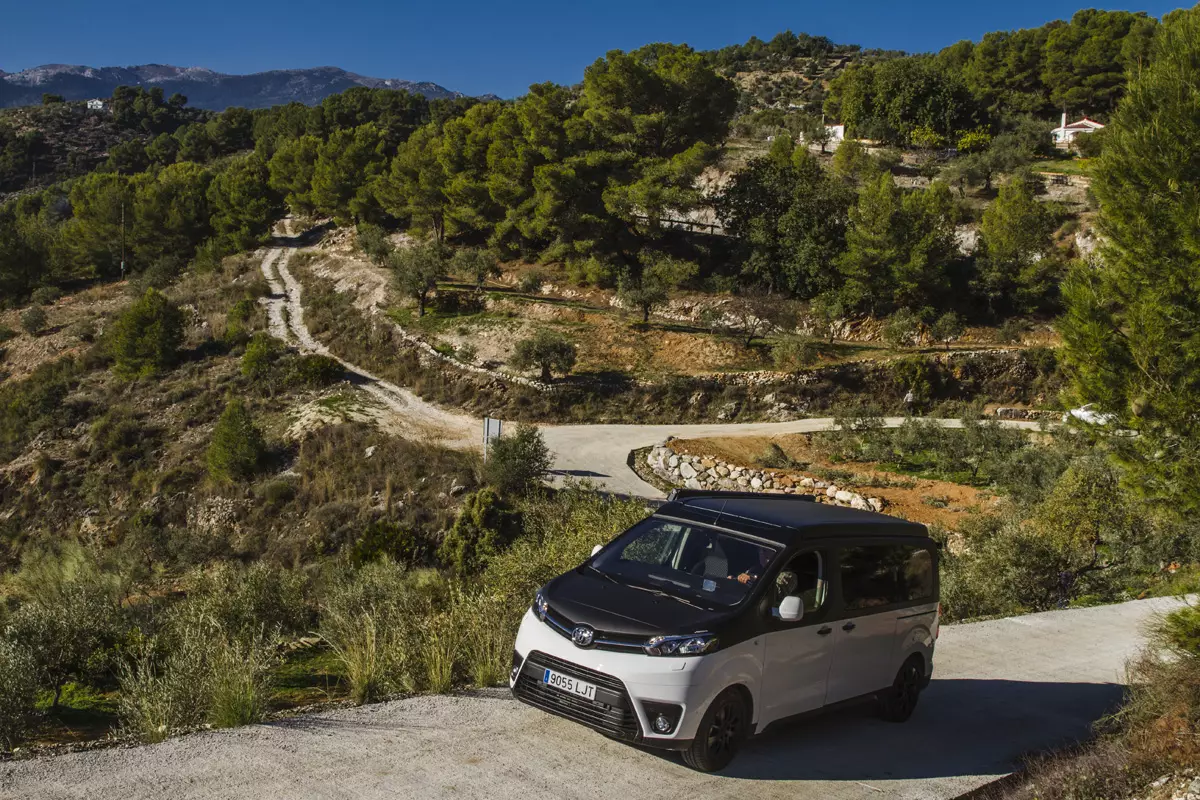 Toyota Proace Camper, en Tour duerch d'Sierra de las Nieves