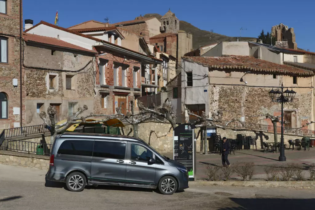 Rioja, dolina Ocón v Mercedesu Marco Polo