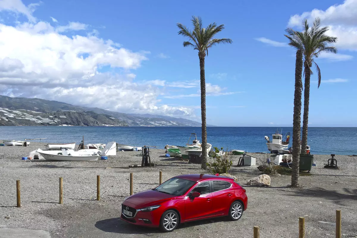 Costa Tropical de Granada: plážové stezky, které vás zavedou do oblak