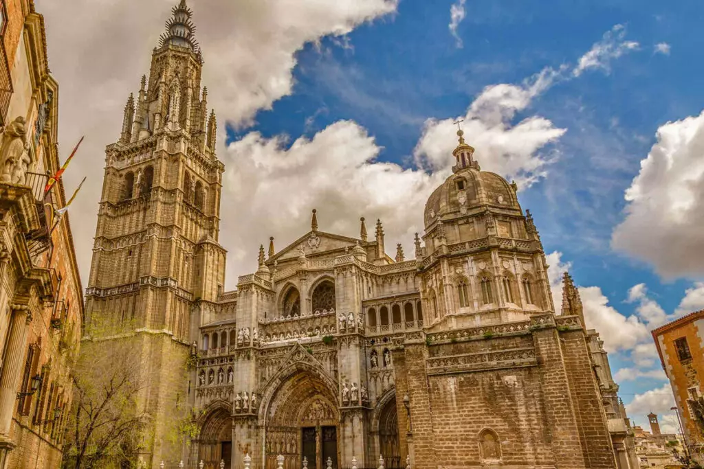 Hanyar mota ta Toledo, Burstner Lyseo, Toledo Cathedral