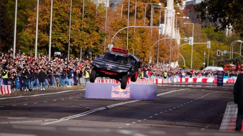 carlos-sainz-redbull-show-run