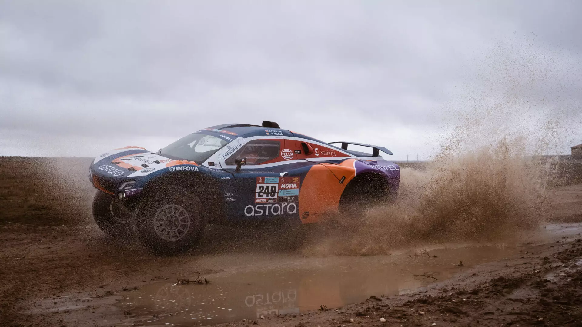 Am Steuer des Astara 01 Concept der Rallye Dakar