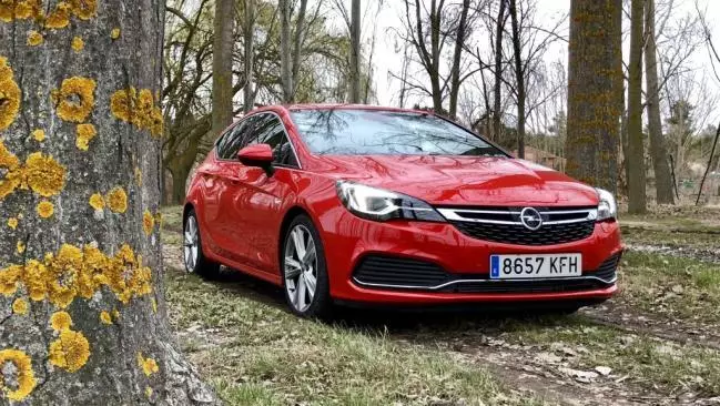 یہ Opel Astra کی مکمل GSi-لائن ہے۔